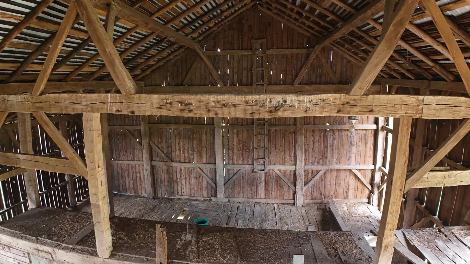 Vintage Mixed Hardwood Barn Frame (125) - Barngeek.com